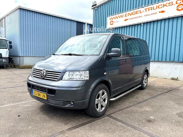 Volkswagen Transporter T5 DOUBLE CAB 5-CILINDER (6 GEARS MANUAL GEARBOX / A kombi minibus