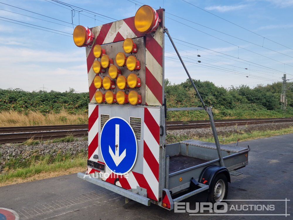 Prodaje se Trebbiner prikolicu za građevinske strojeve na aukciji