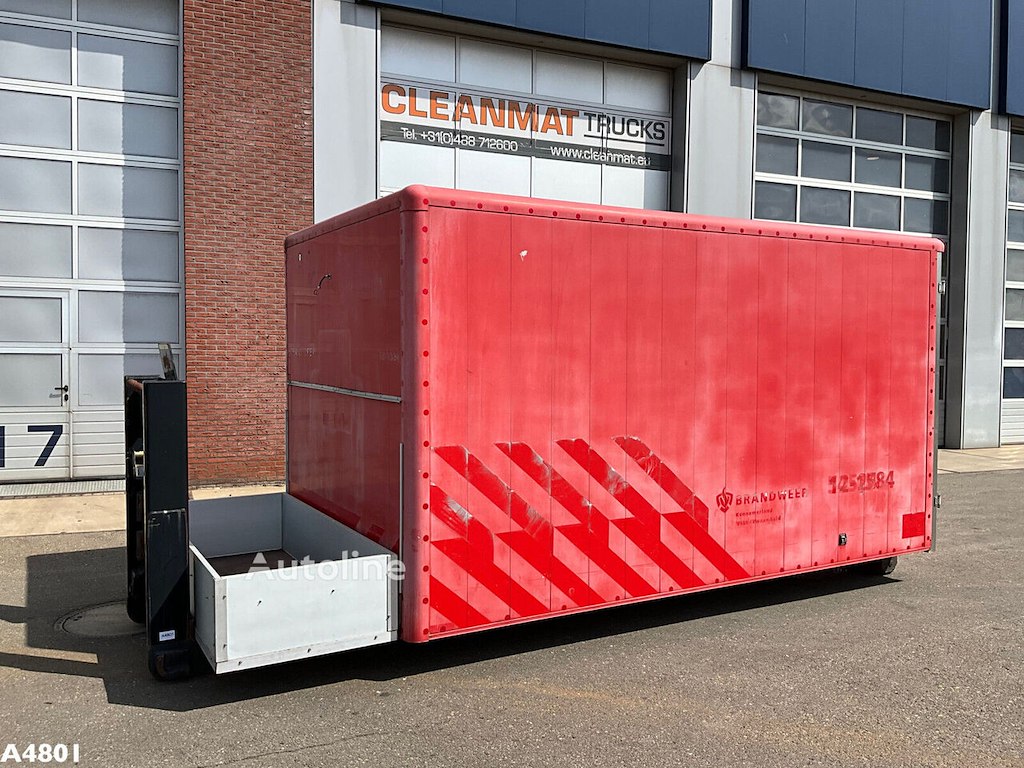 Gesloten 18m³ container met oprijrampen ex-brandweer! karoserija furgona
