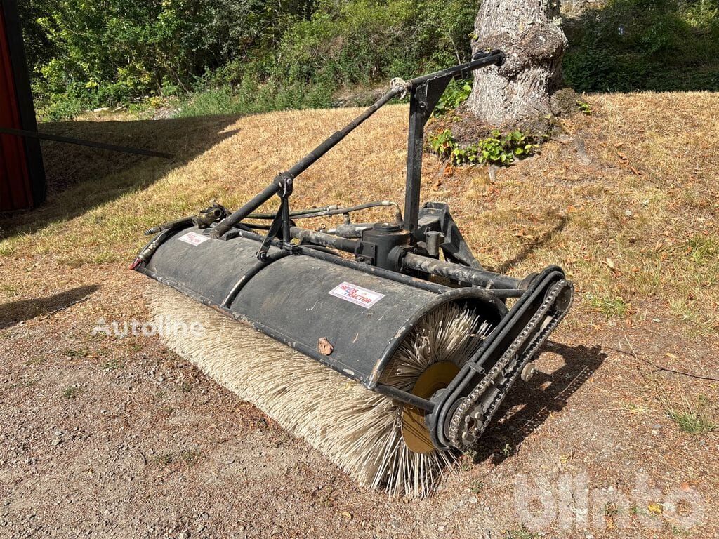 Prodaje se Belos Traktor četku za čišćenje ulica na aukciji
