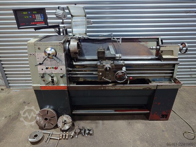 Univerzalni strug
Colchester Master 2500