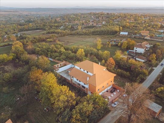 Retko u ponudi prelepa veoma komforna vila