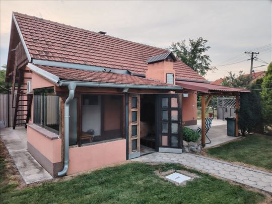 Renovirana prizemna kuća u Jabuci