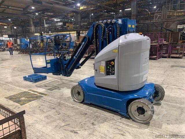 Vertikalni stubni podizač
JLG Toucan 12E+