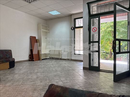 Na prodaju uknjižen lokal od 30 m²