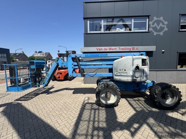 Genie Z45/25J zglobna visinska platforma / radna platforma, radna visina 16M, 4X4, Deutz Dizel, 2005
GENIE Z45/25J Knikarmhoogwerker / Arbeitsbuhne 16M werkhoogte 4X4 Deutz Diesel 2005