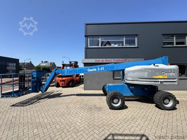 GENIE S-45 teleskopska platforma / boomlift 4x4 DEUTZ DIESEL 4647 sati 15,7 m radna visina 2014
GENIE S-45 Telescoop hoogwerker / boomlift 4x4 DEUTZ DIESEL 4647uur 15,7M Werkhoogte 2014