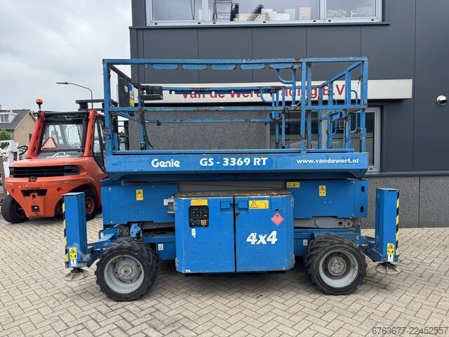 Genie GS 3369 RT podizna radna platforma / radna platforma, radna visina 12m, 4x4, Kubota DIESEL, 20
GENIE GS 3369 RT Hoogwerker / Arbeitsbuhne 12mtr werkhoogte 4x4 Kubota DIESEL 2014
