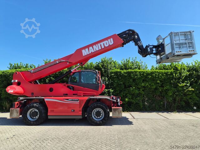 Rotirajući telehandler
Manitou MRT 3050+ (5t winch + platform)