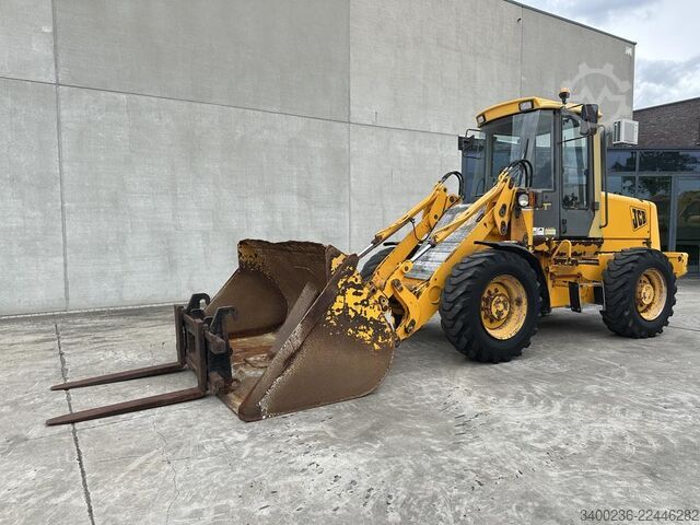 Punilac
JCB 411