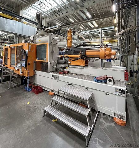 Mašina za brizganje plastike
KraussMaffei KM650/3000CX