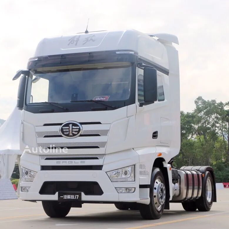 Novi FAW CA4180P77K25E5 tegljač