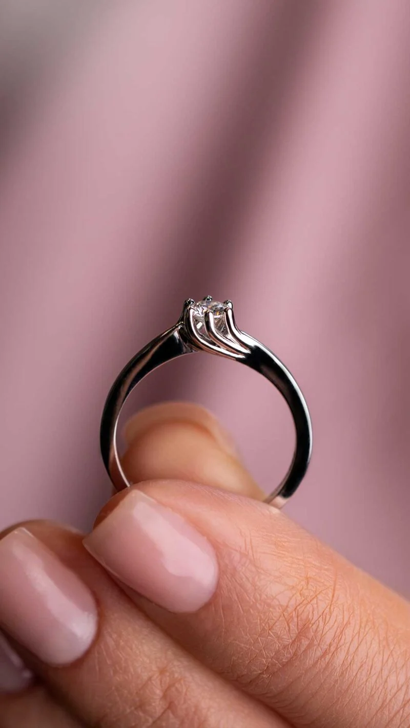 Prsten K235 – Moissanite