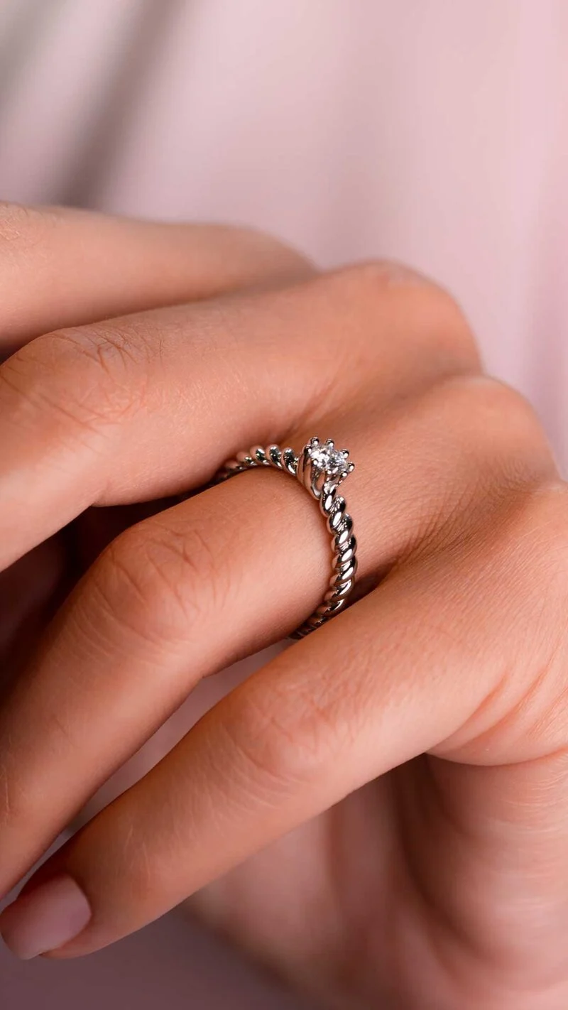 Prsten K274 – Moissanite