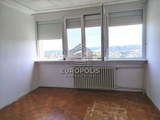 Trosoban stan sa panoramskim pogledom