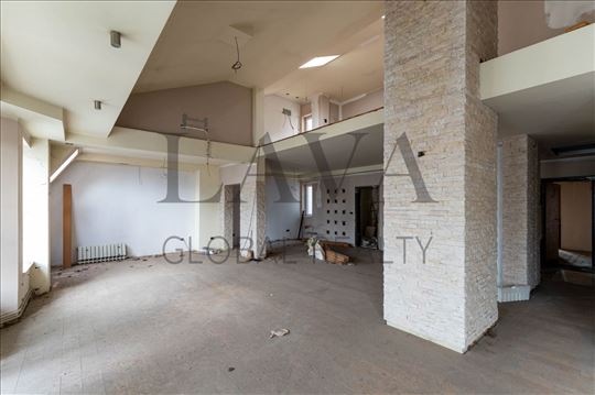 Duplex od 318 m² sa mogućnošću formiranja 3–4 stan