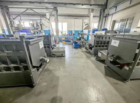 Mašina za rukovanje materijalom ООО "КОМПАНИЯ СТАНКЕ" Лотковая виброустановка SCVL-550; Система очистки СОЖ SCCW-03