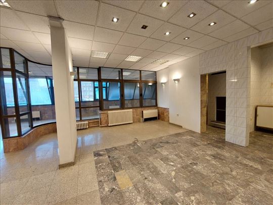 Poslovni prostor u poslovnoj zgradi, 200m2