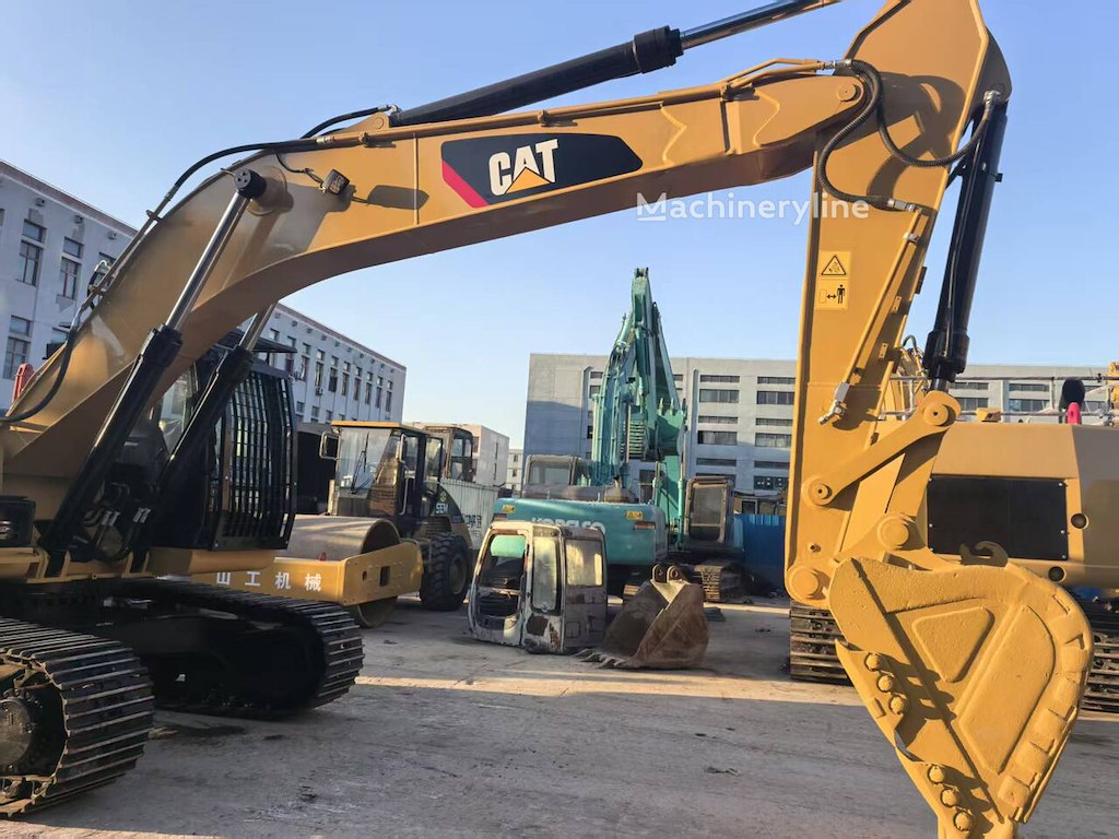 Caterpillar 330D2L bager guseničar