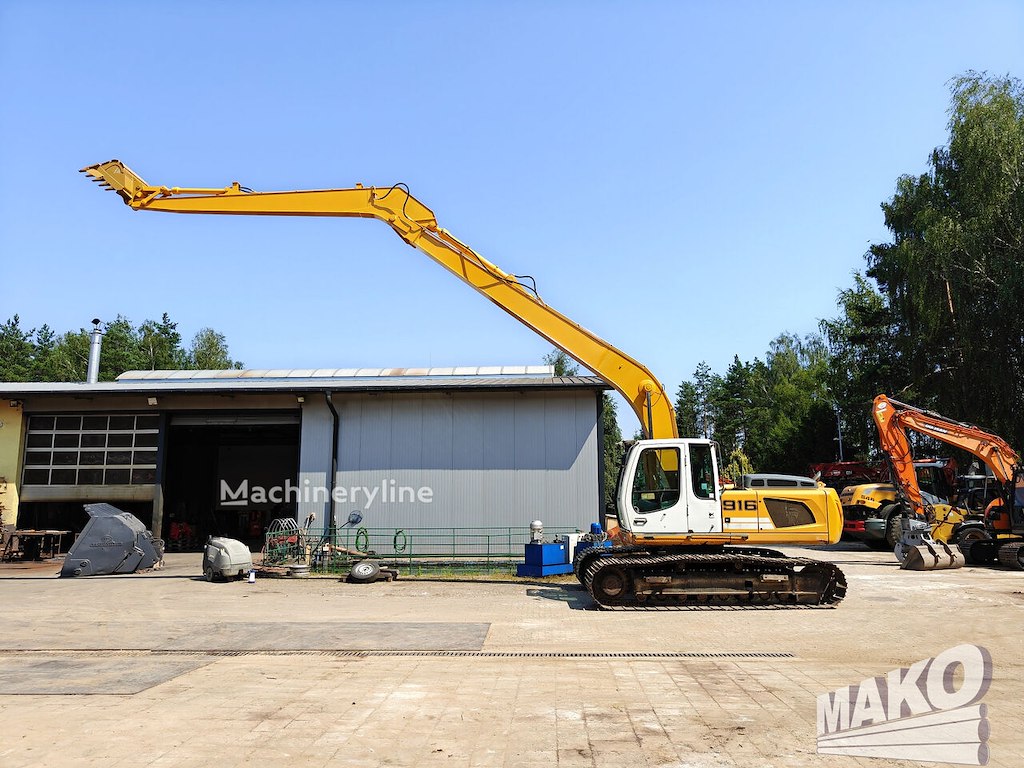 Liebherr R916 bager sa dugom strelom