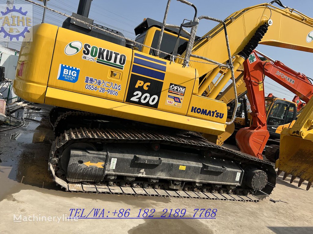 Komatsu PC200-8 bager guseničar