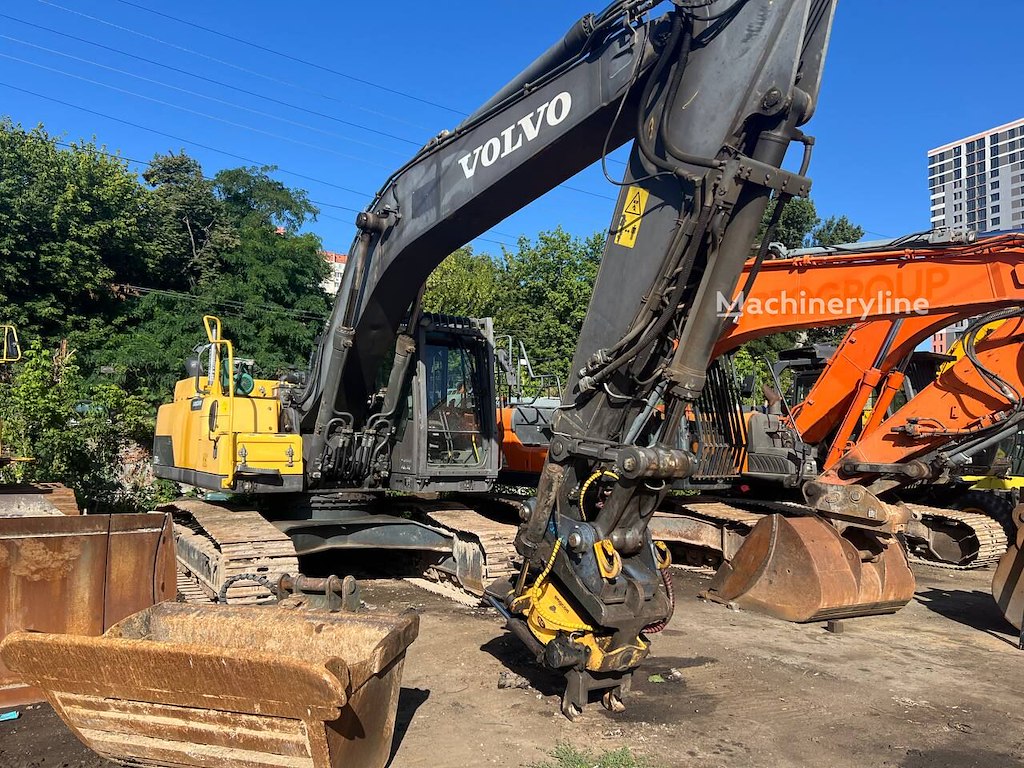 Volvo EC 250 bager guseničar