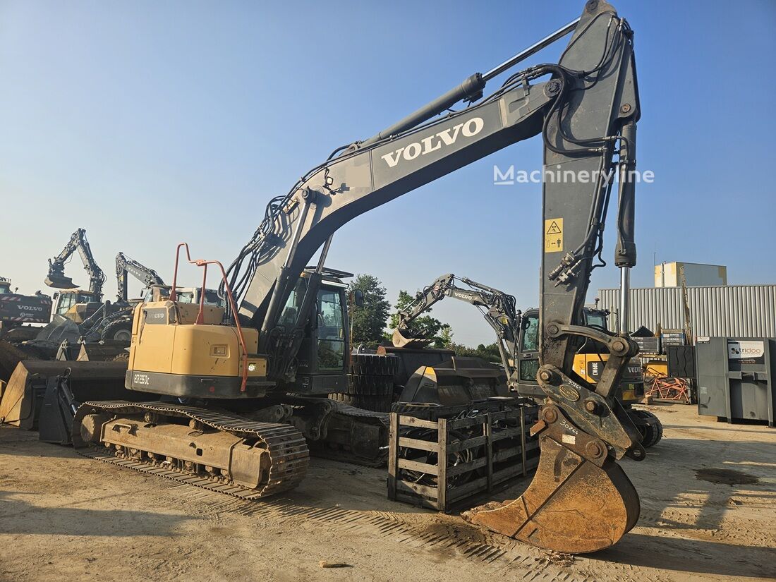 Volvo ECR235 bager guseničar