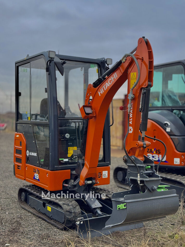 Novi Hitachi ZX19 mini bager