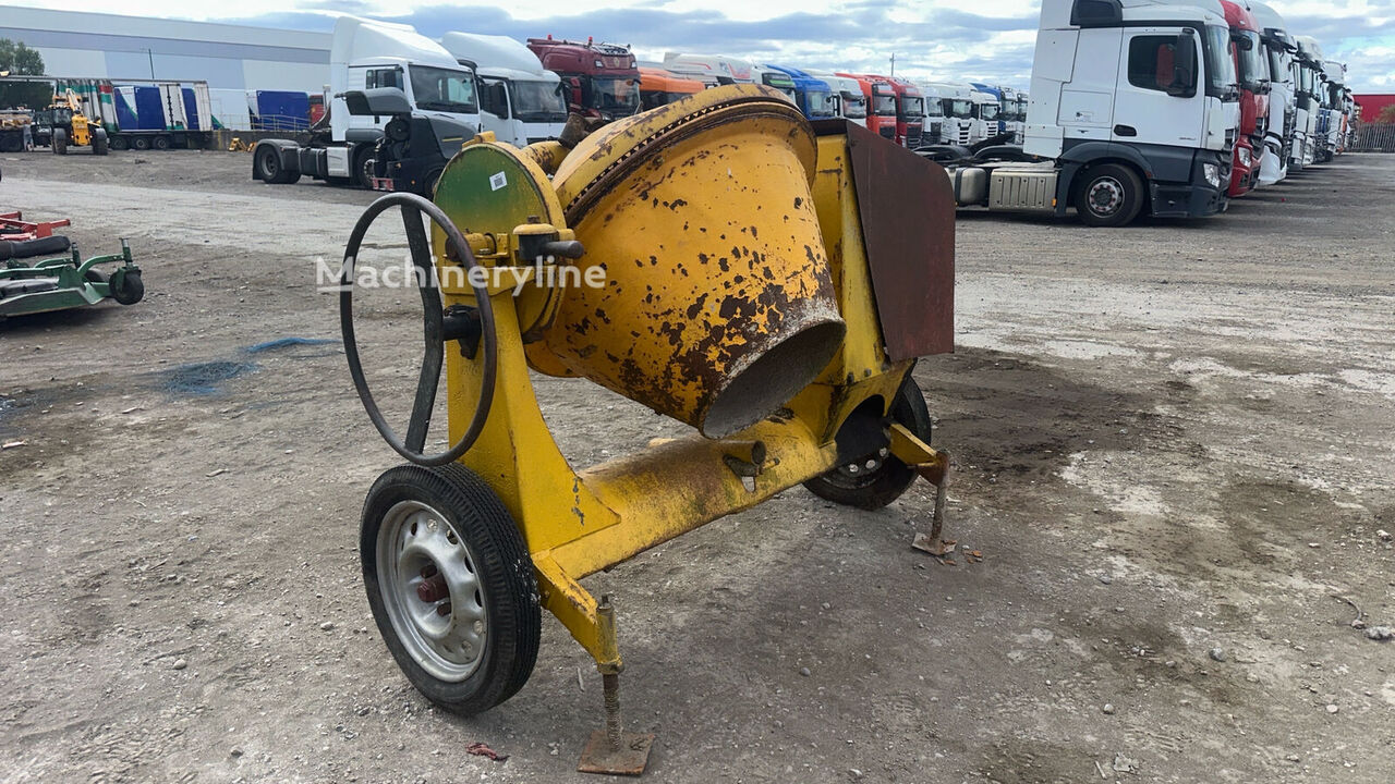 Prodaje se CEMENT MIXER betonsku mešalicu na aukciji