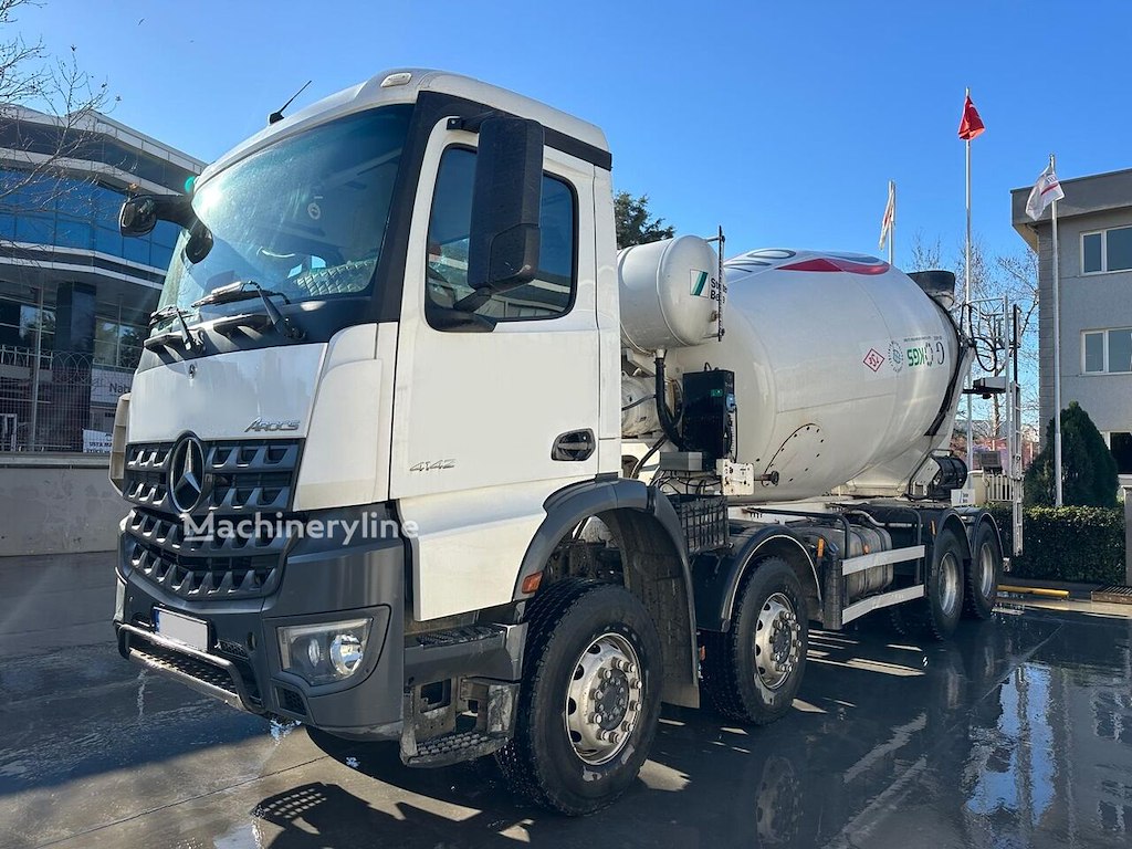 Stetter na šasiji Mercedes-Benz AROCS 4142 kamion s mešalicom za beton