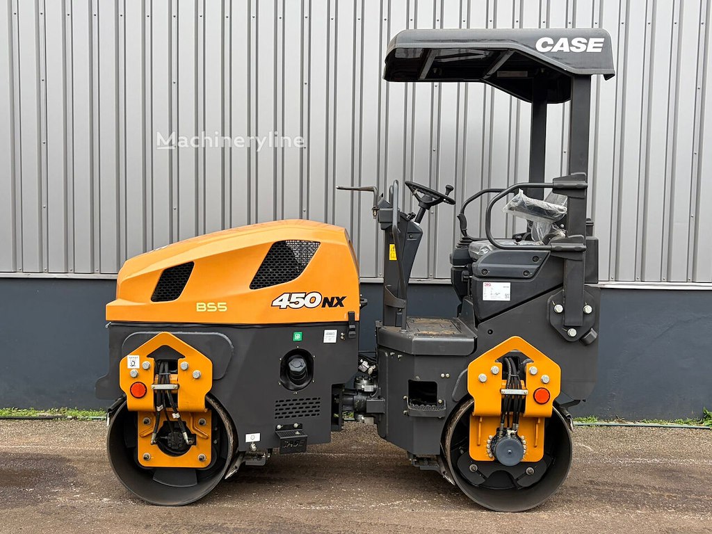 Novi Case 450 NX mali valjak