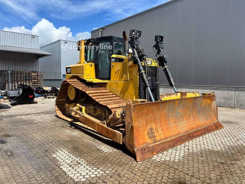 Caterpillar D6T LGP buldožer