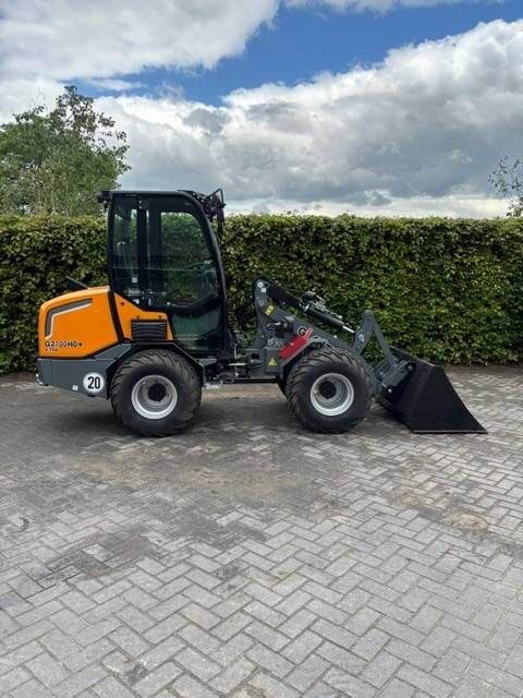 Giant 2700 X-tra HD X-tra HD + multifunkcionalni utovarivač