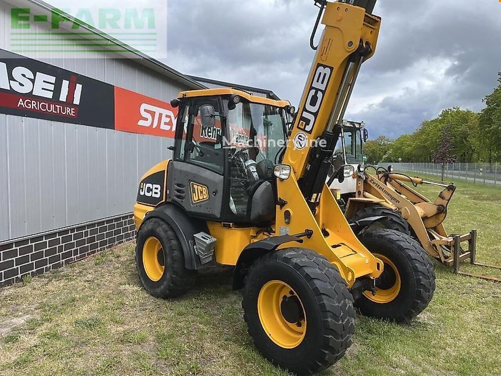 JCB tm 220 agri teleskopski prednji utovarivač