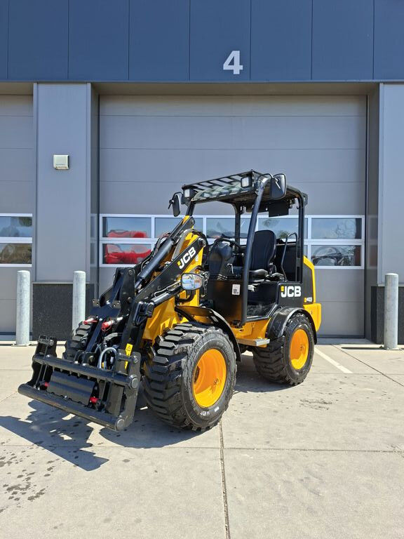 Novi JCB 403 SP multifunkcionalni utovarivač