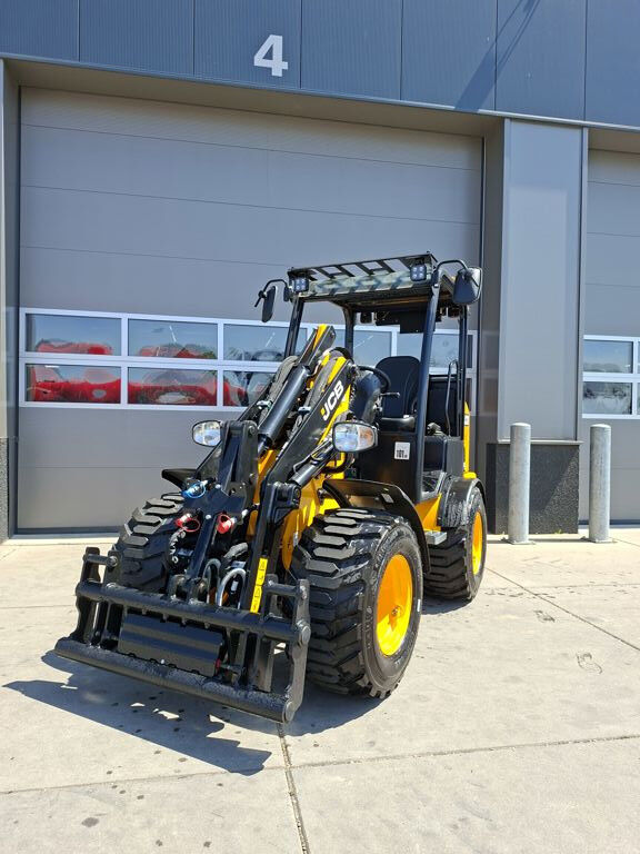 Novi JCB 403 plus multifunkcionalni utovarivač
