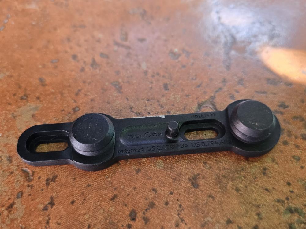 Nosac bidona magnet