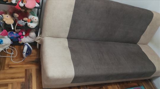 Prodajem lezaj sa klik klak mehanizmom I fiokama