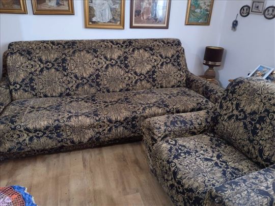 Poklanjam trosed i dve fotelje