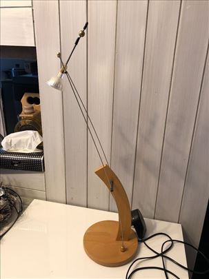 Dizajnerska stona lampa, drvo i metal, podesiva