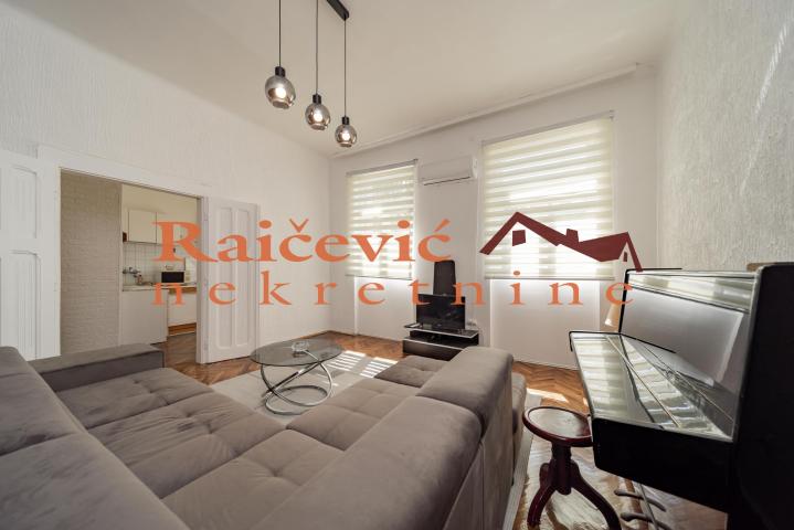 ZEMUN ZEMUN / DONJI GRAD 44m2 , 500e