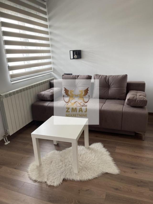 PRELEPA I PROSTRANA GARSONJERA SREDJENA DO DETALJA