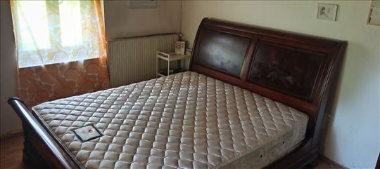 Bračni veliki krevet
