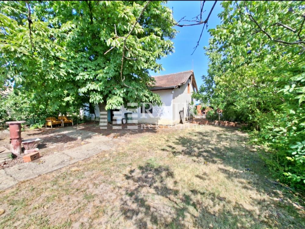 Plac sa kućom-20,13 ari – Sremski Mihaljevci, opština Pećinci #4578
70.000 €