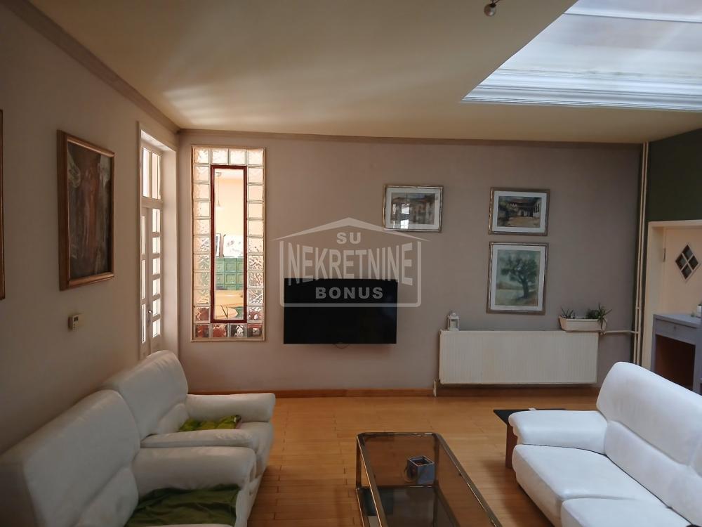 Subotica-Mali Bajmok-luksuzna kuća sa poslovnim objektom ID#2222
460.000 €