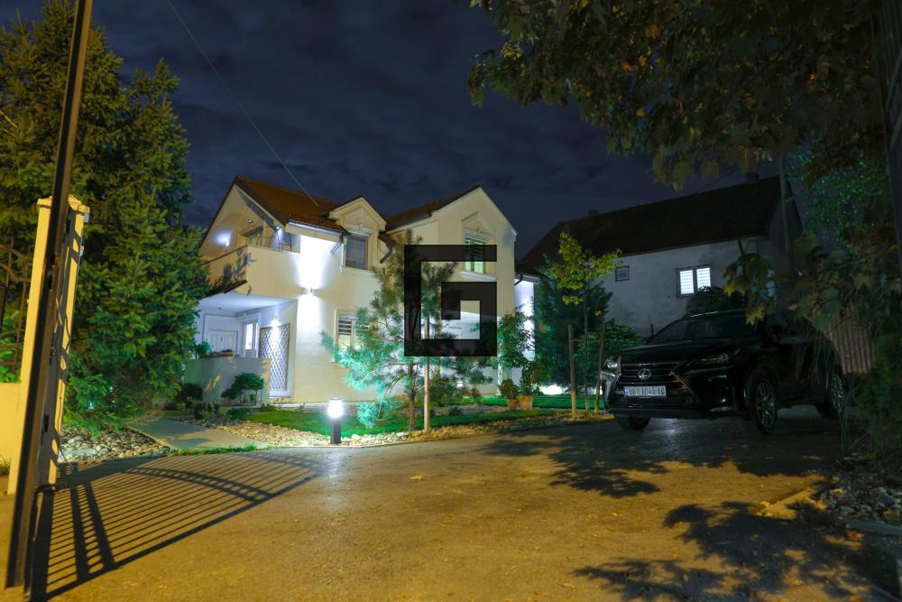 Kuća za uživanje – moderno uređena, potpuno nameštena ID#2776
325.000 €