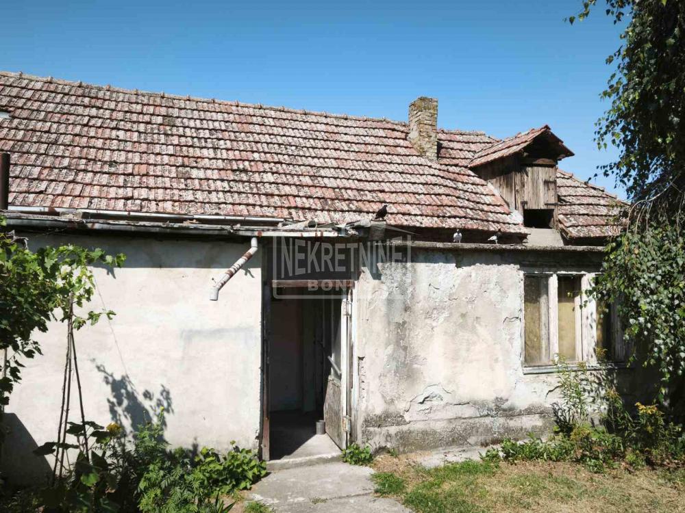 Subotica-Novo Selo-kuća čvrste gradnje na Bajskom putu ID#2213
39.900 €