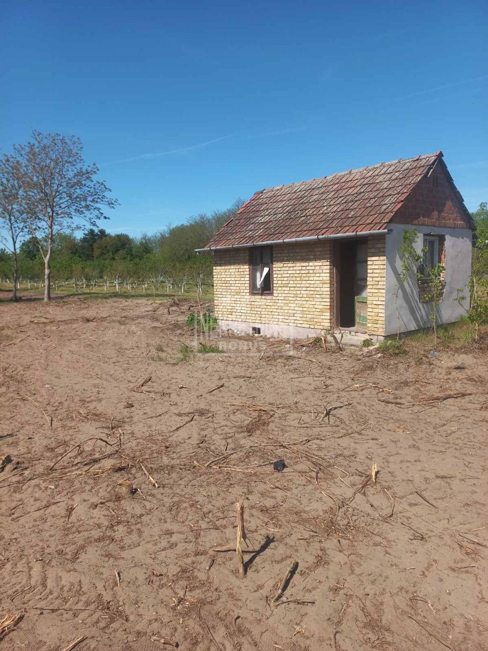 Subotica-Peščara-prodaje se manja kuća u Bajskim vinogradima ID#2215
15.000 €