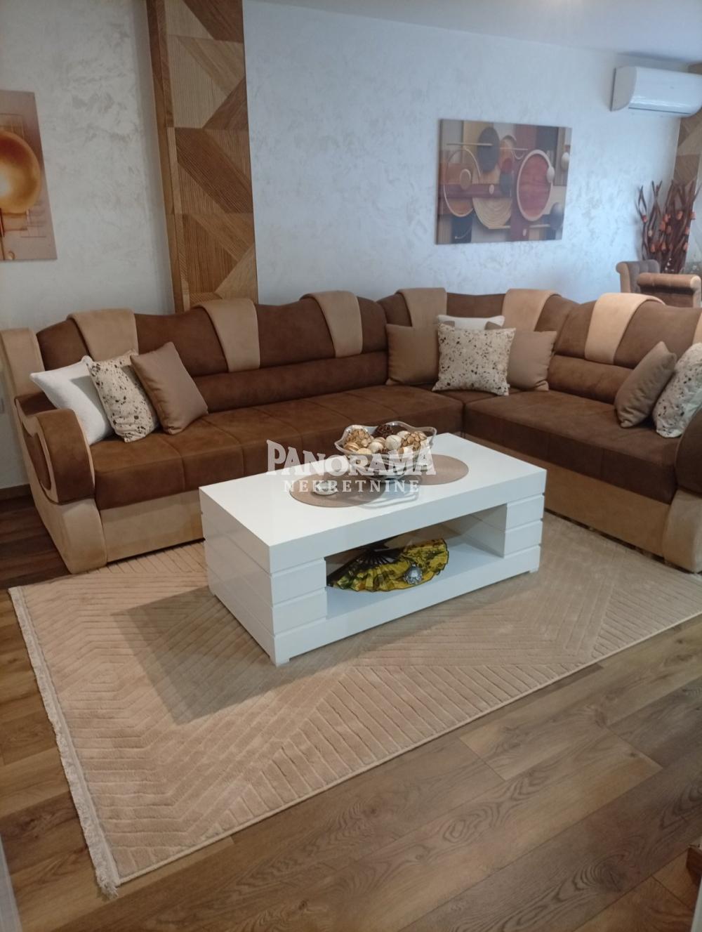 Blok 45-Lux,dvosoban od 61m2,kompletno renoviran ID#3362
296.000 €