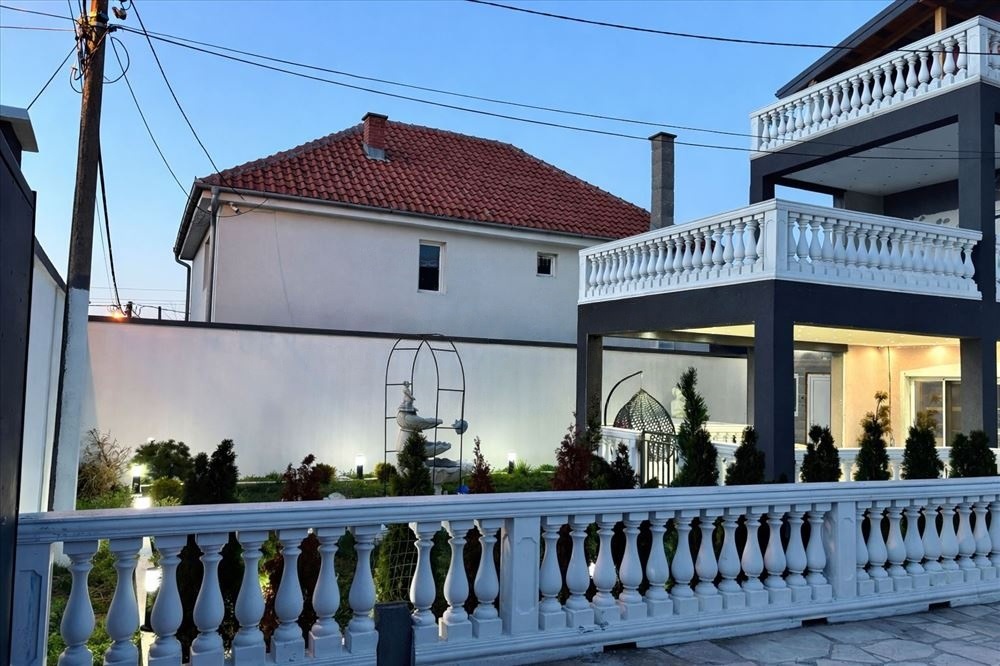 Palilula-Borca 220m2+75m2 na 6.5 ari placa